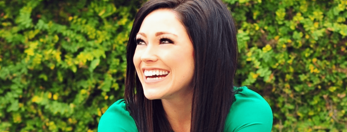 WATCH: Kari Jobe Paints the Most Beautiful Picture of Redemption in ...