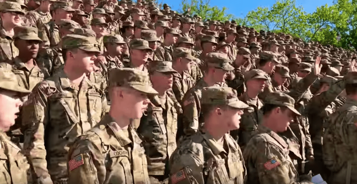 WATCH: Thousands of Army Personnel Worship Jesus in a Service that Will ...