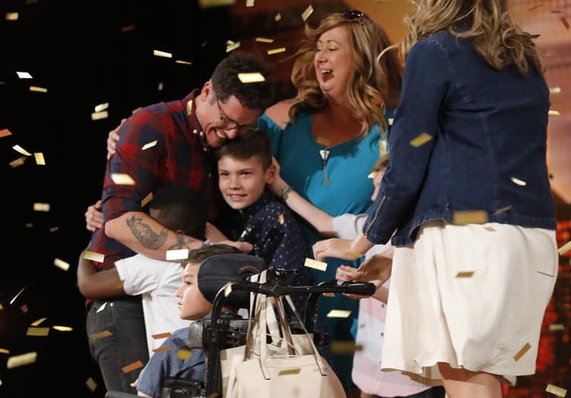 WATCH: Father of 6 Amazes America's Got Talent With His Powerful Voice ...