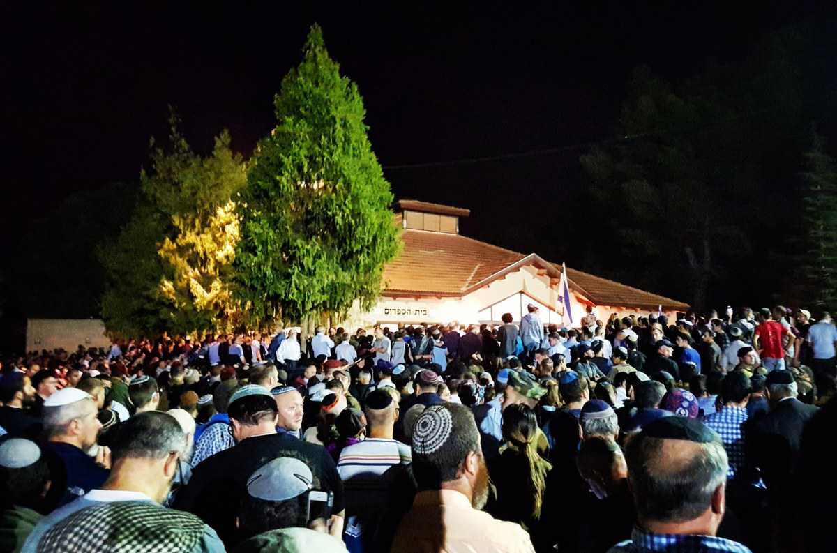 Thousands Mourn Terrorism Victim Ari Fuld | Christian Learning & News