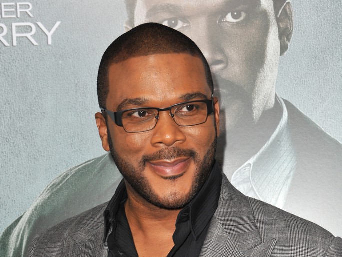 Tyler Perry Lands The Role Of Santa Claus Paying Off Shopper's Layaways ...