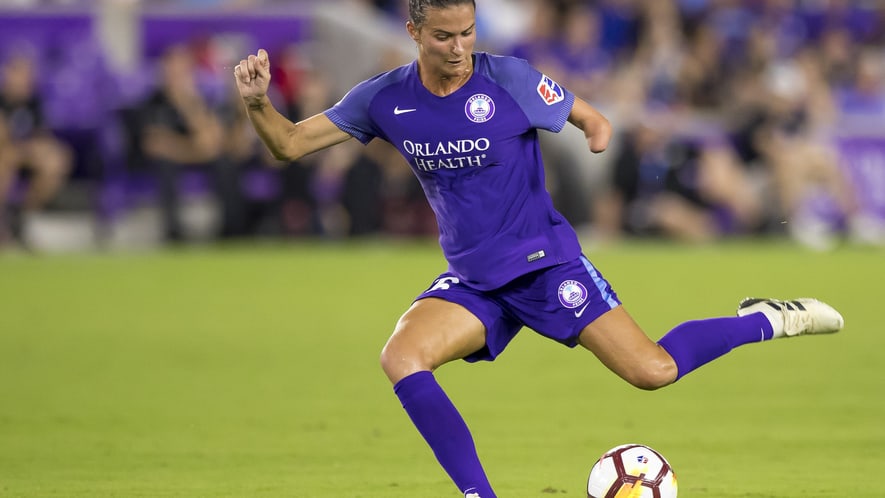 One-Handed Soccer Star Carson Pickett Meets One-Handed Toddler And ...