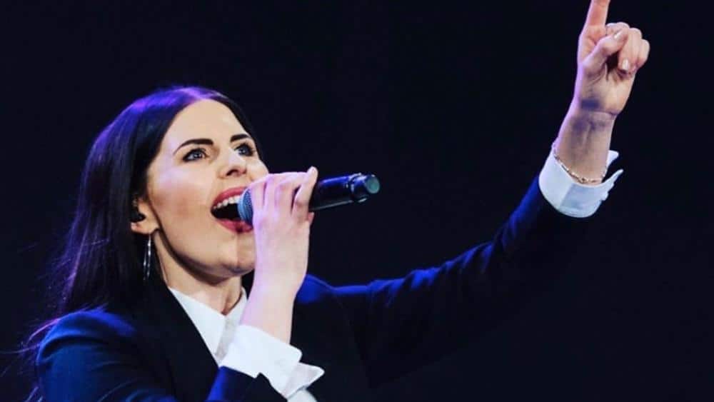 Hillsong Singer Chelsea Taylor In Recovery After Brain Aneurysm ...