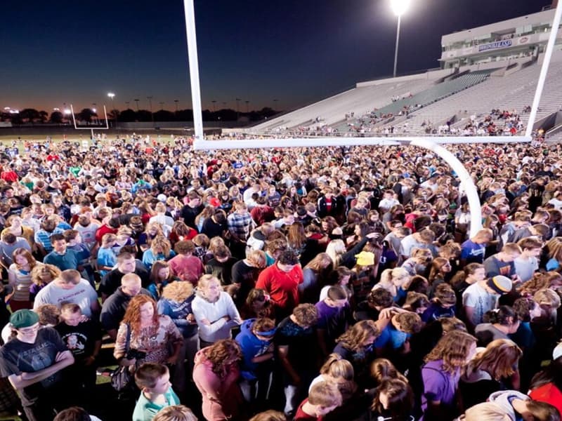 More Than 250,000 Students “Stands For Christ” On Football Fields ...