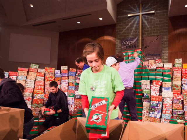 Teenage Girl Helps Give 10,000 Shoeboxes Full Of Gifts To Children In ...
