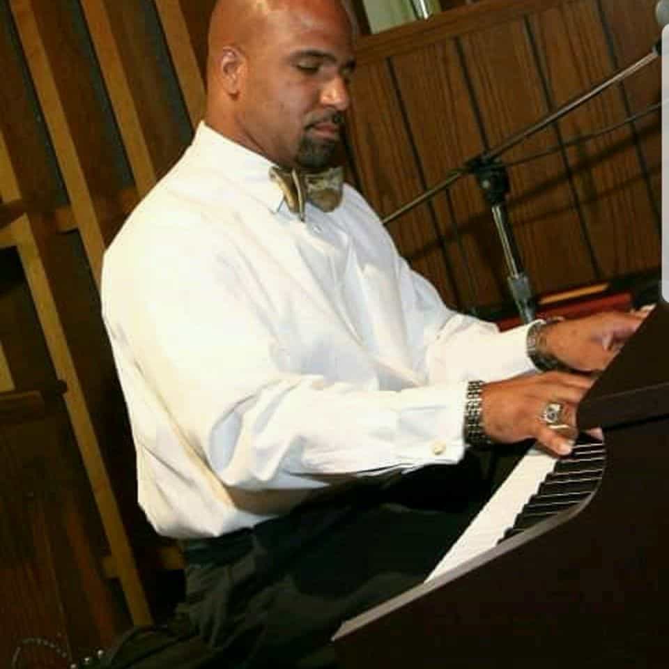 Video Of Virginia Police Officer Singing Worship Song Goes Viral ...