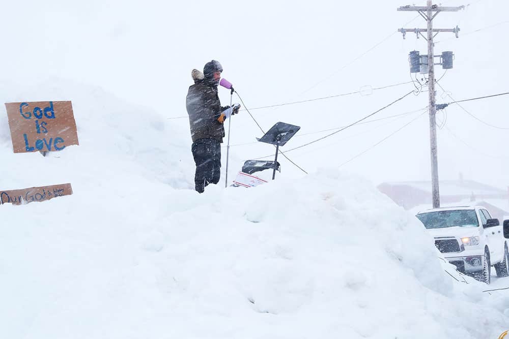 Snowstorm Didn't Stop This Church From Hosting Drive-In Sunday Service ...