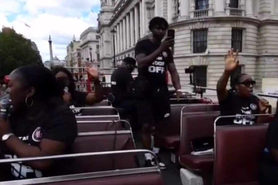 Worshipers Publicly Praises God In The Streets Of London On A Double ...