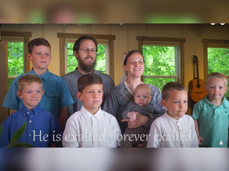 Christian Family Sings Melodious ‘Mashup Worship’ Together | Christian ...