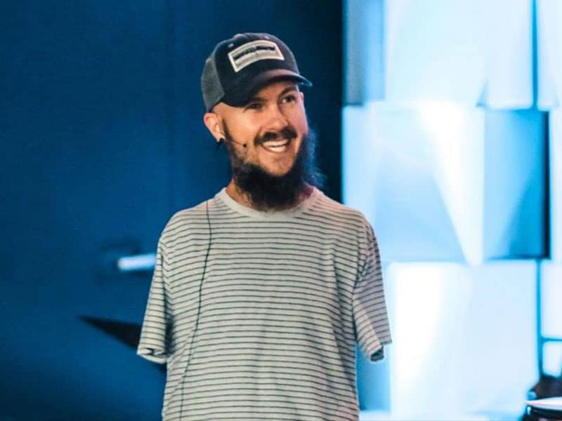 God Turns A Depressed, Armless Man Into A Great Inspiring Preacher ...