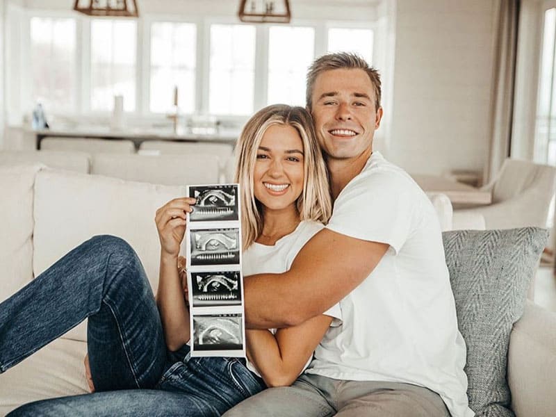 Sadie Robertson Welcomes ‘Miracle Baby’ With Husband | Christian ...