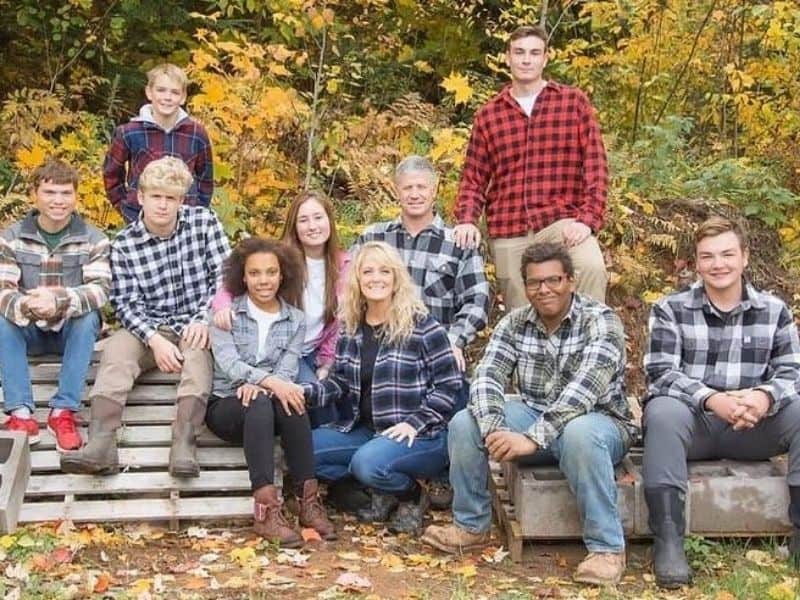 Mom Of 7 Adopted Children And 1 Biological Son Gains A Following With ...