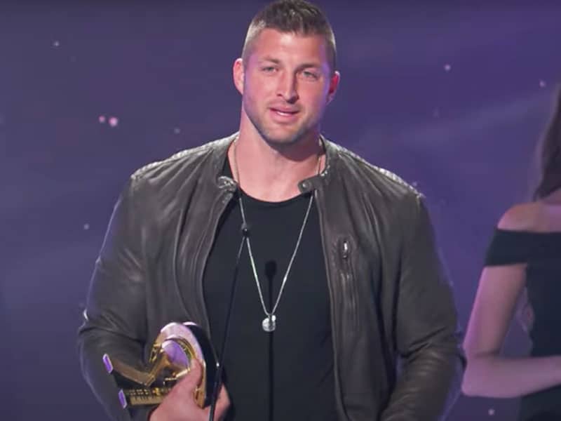 Tim Tebow Says Powerful Phrase At K-LOVE Fan Awards | Christian ...