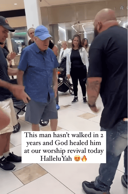 Powerful Worship Broke Out In Miami Aventura Mall Initiated By Rapper ...