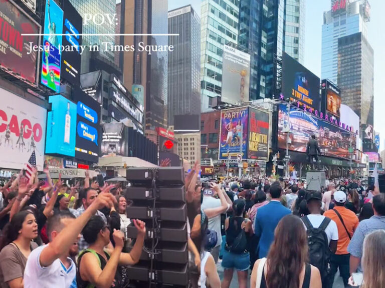 Worship Explodes In Times Square On America’s Independence Day ...