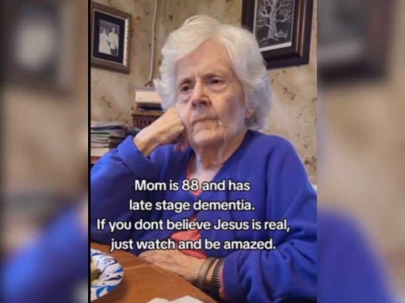 88-Year-Old Mom Suffering From Dementia Forgets Everything Except For Her Love For Jesus ...